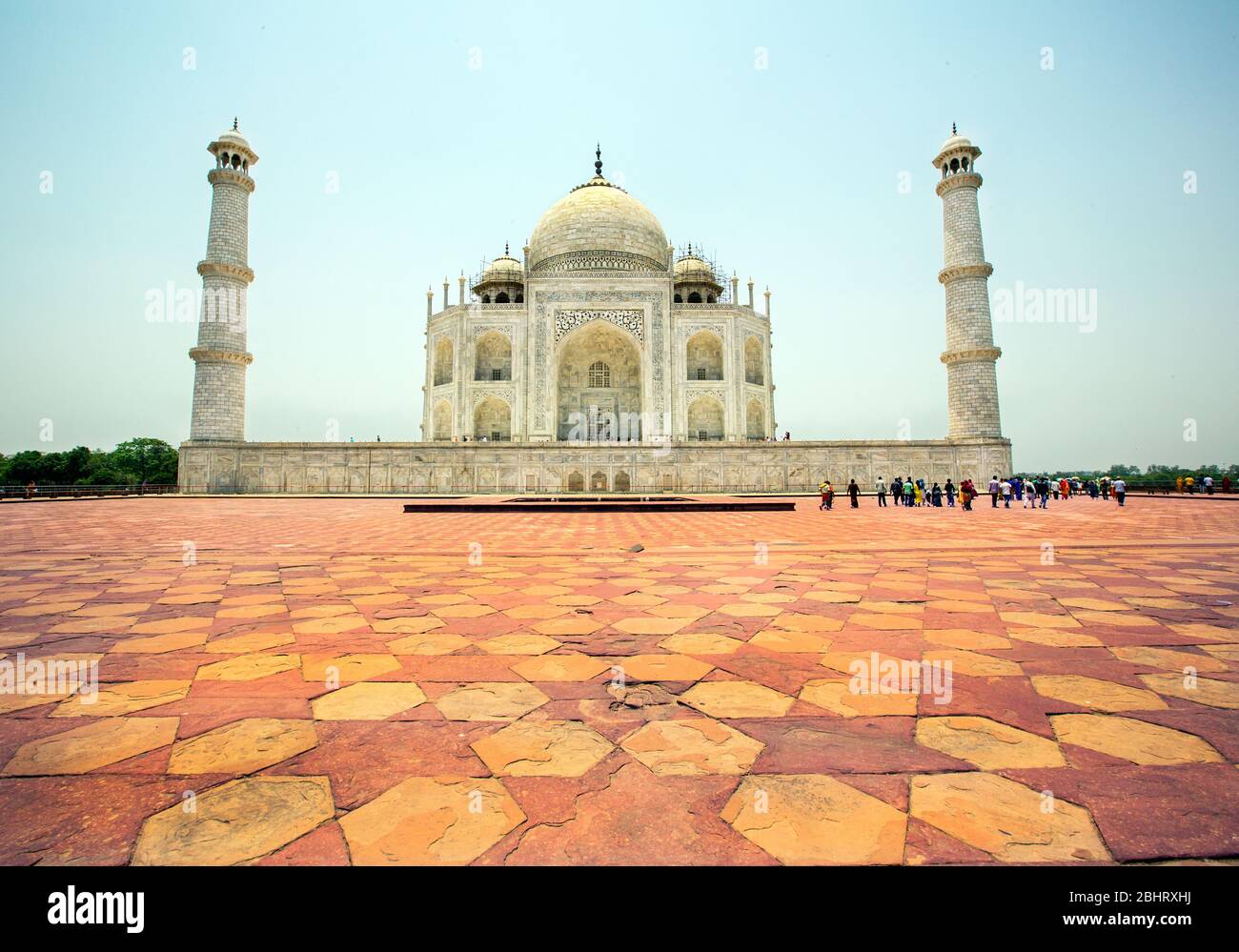 Taj mahal front view hi-res stock photography and images - Alamy