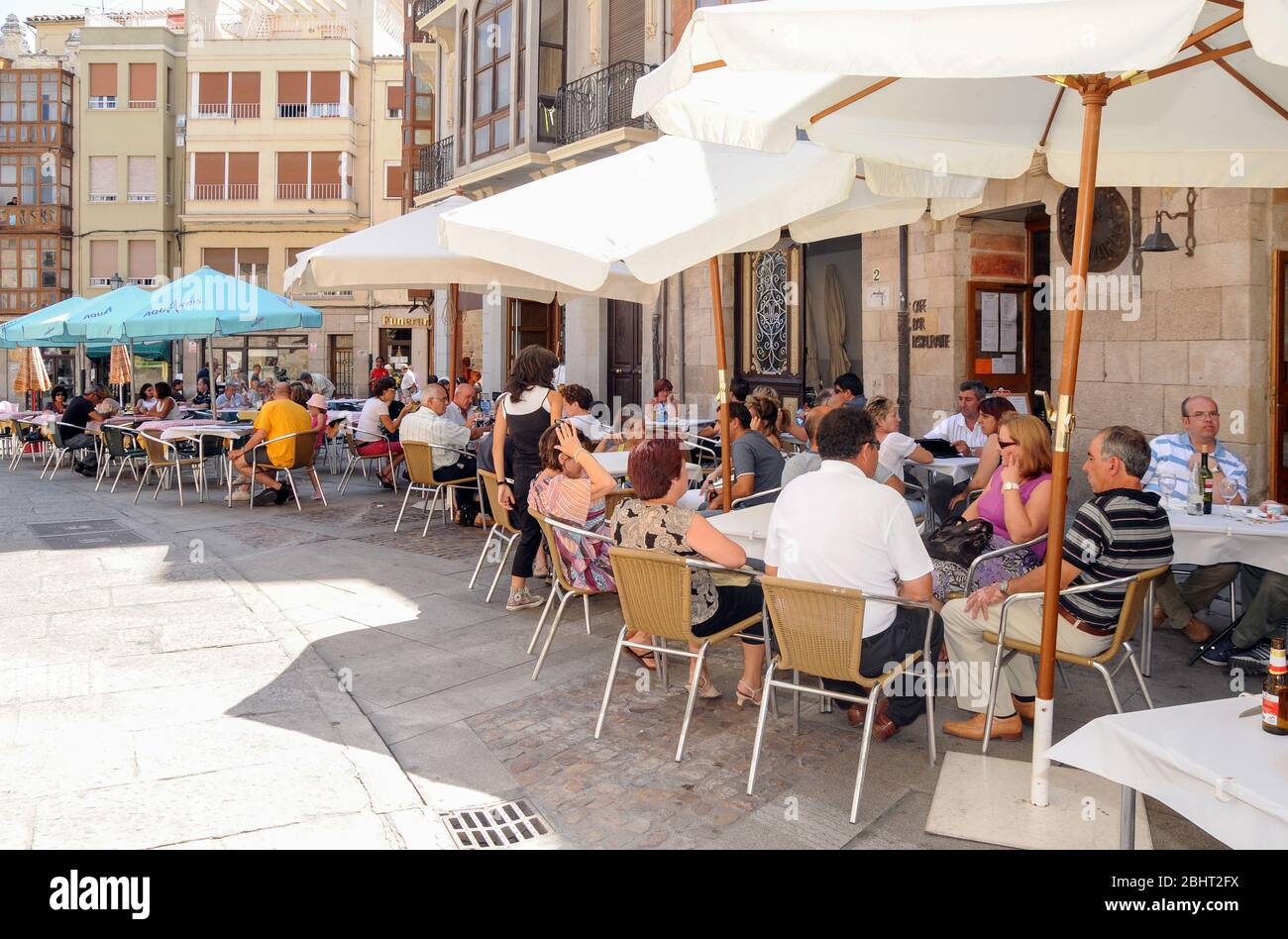 Spanish men drinking outside hi-res stock photography and images - Alamy