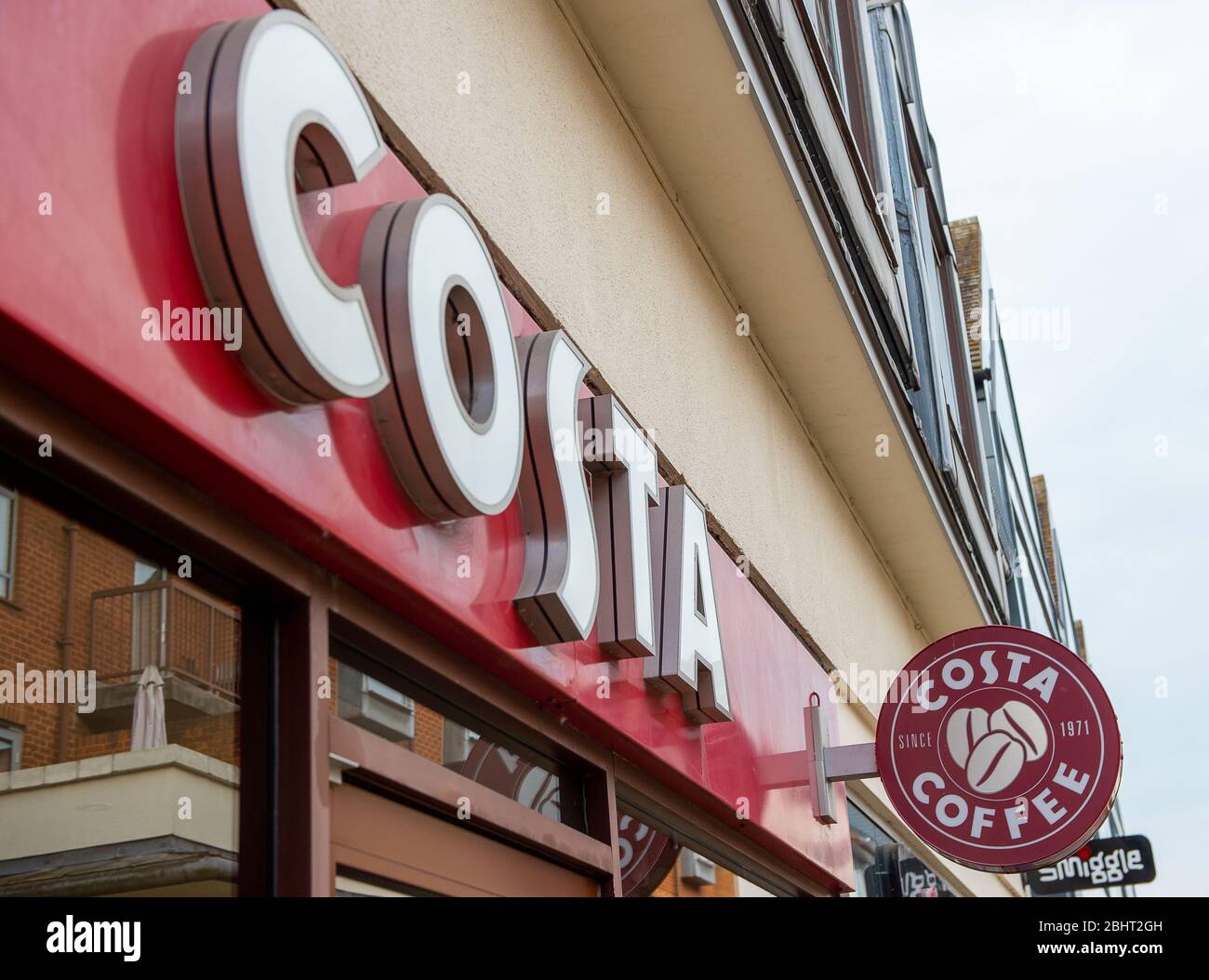Closed costa coffee shop hi-res stock photography and images - Alamy