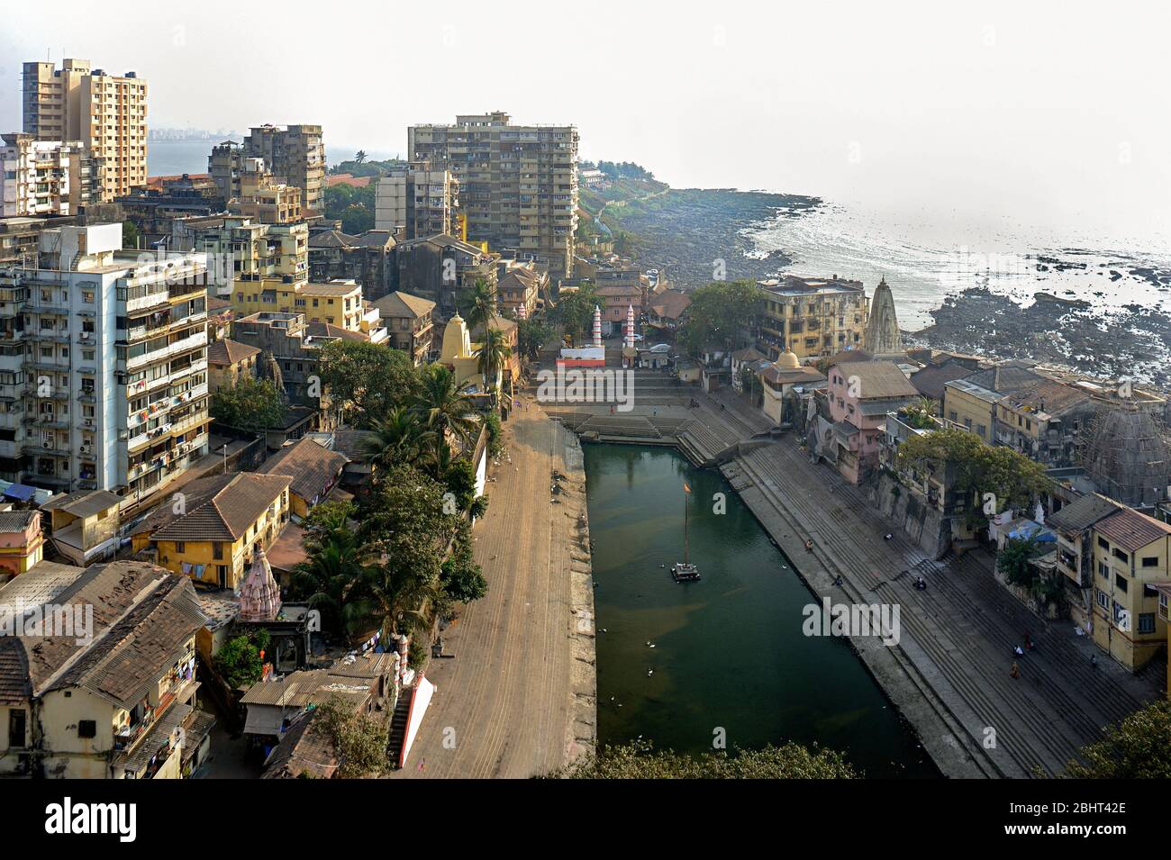 Banganga tank walkeshwar temple mumbai hi-res stock photography and ...