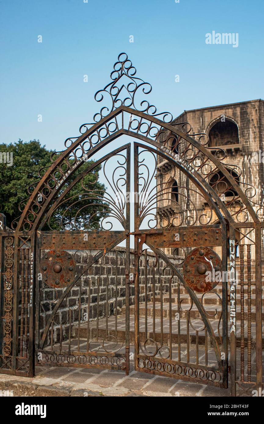 14 Nov 2011Entrance Gate of Salabat Khan's Dome or known as Chandbibi ...