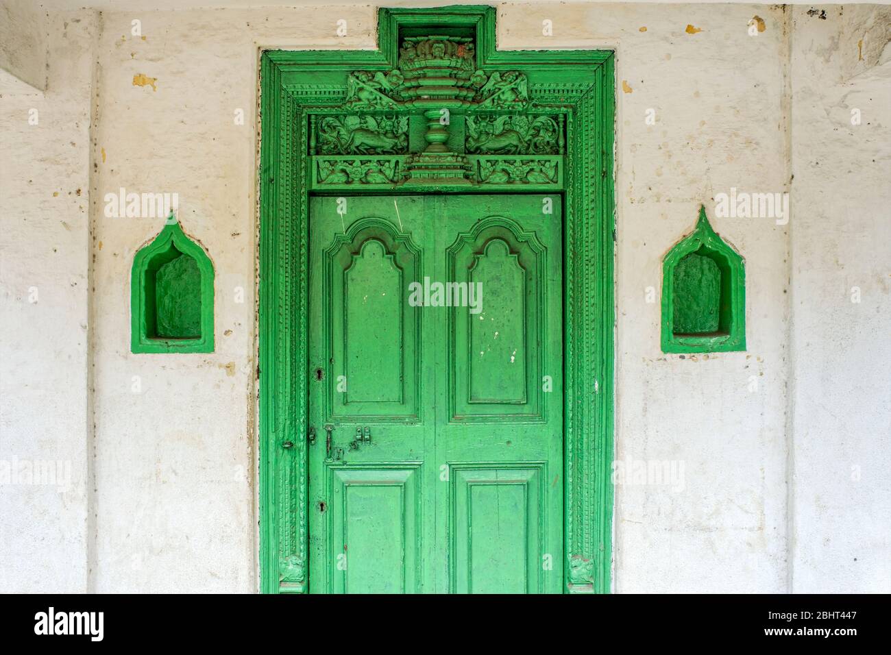 29 Oct 2009 Heritage-Architecture-carved decorative door frame and ...