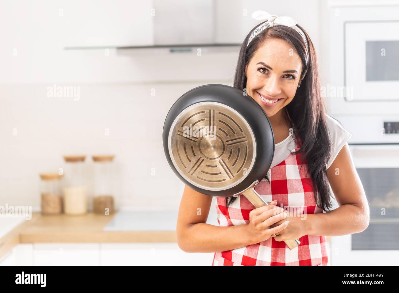 Woman frying pan retro hi-res stock photography and images - Alamy