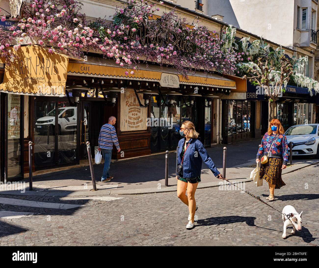 Paris , France - April 26 , 2020 : people authorised promenade in ...