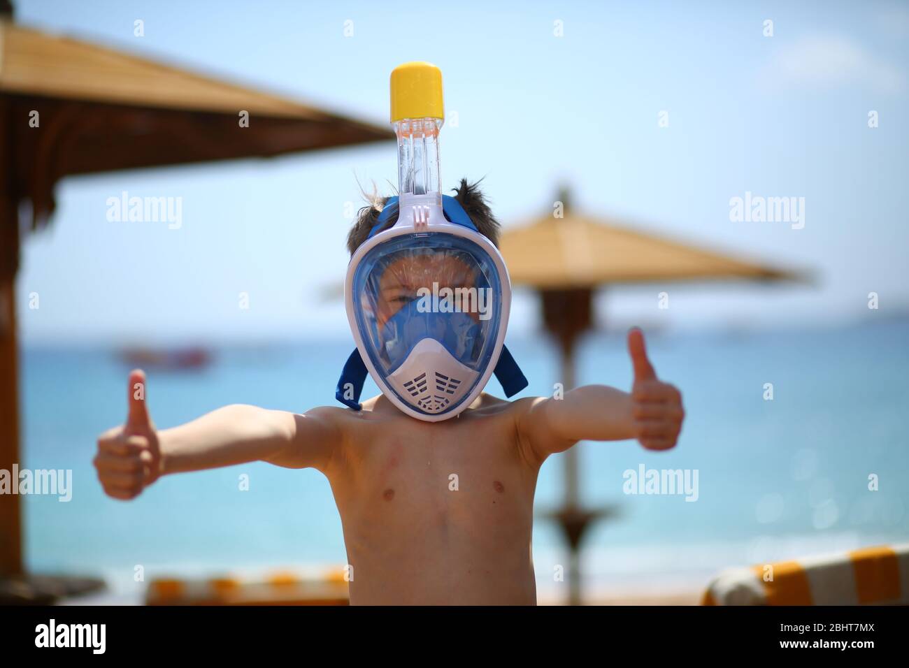 Boy wearing a scuba mask hi-res stock photography and images - Alamy