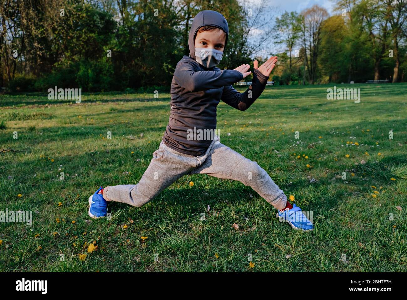 Child samurai warrior hi-res stock photography and images - Alamy