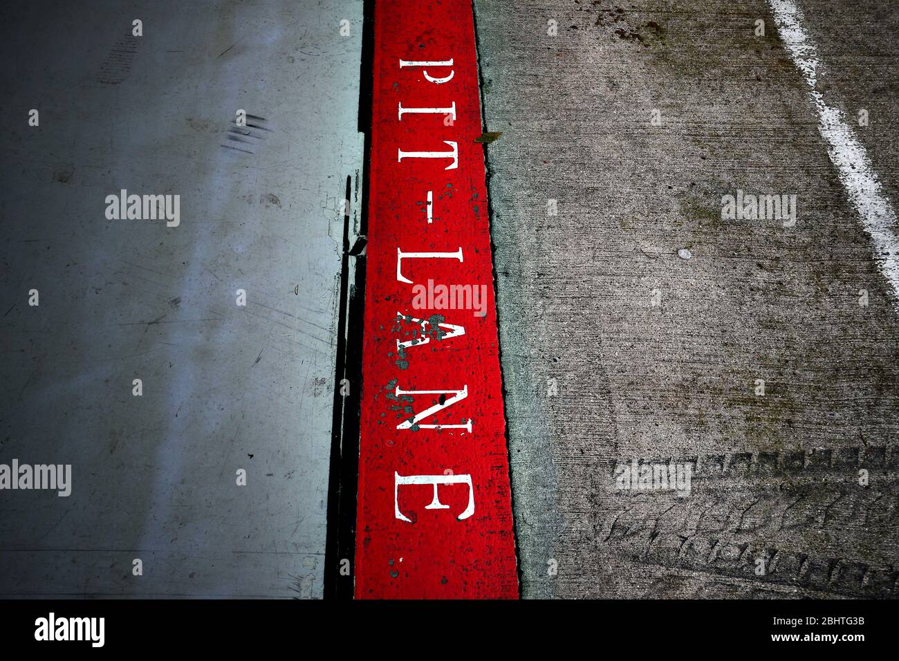 Silverstone pit lane hi-res stock photography and images - Alamy