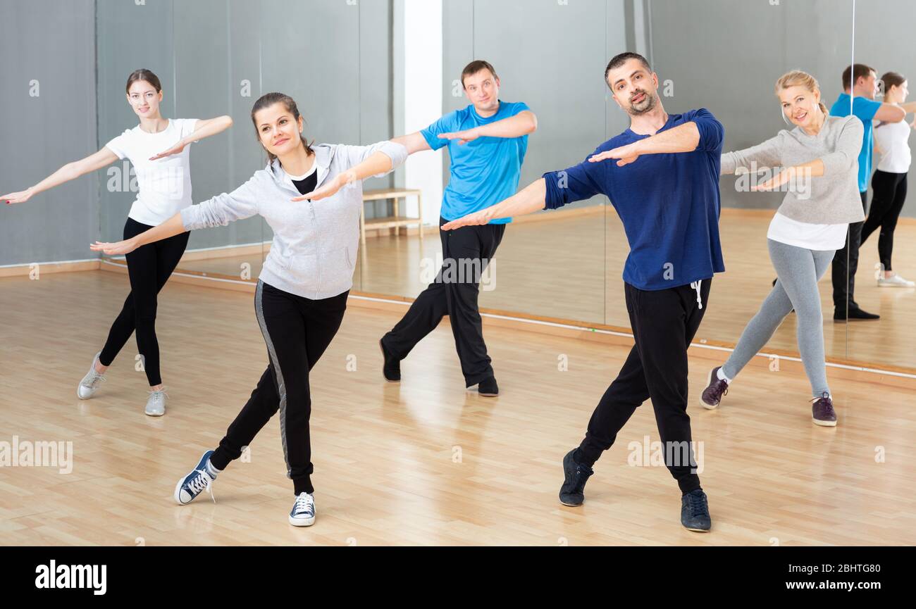 Dance classes adults hi-res stock photography and images - Alamy