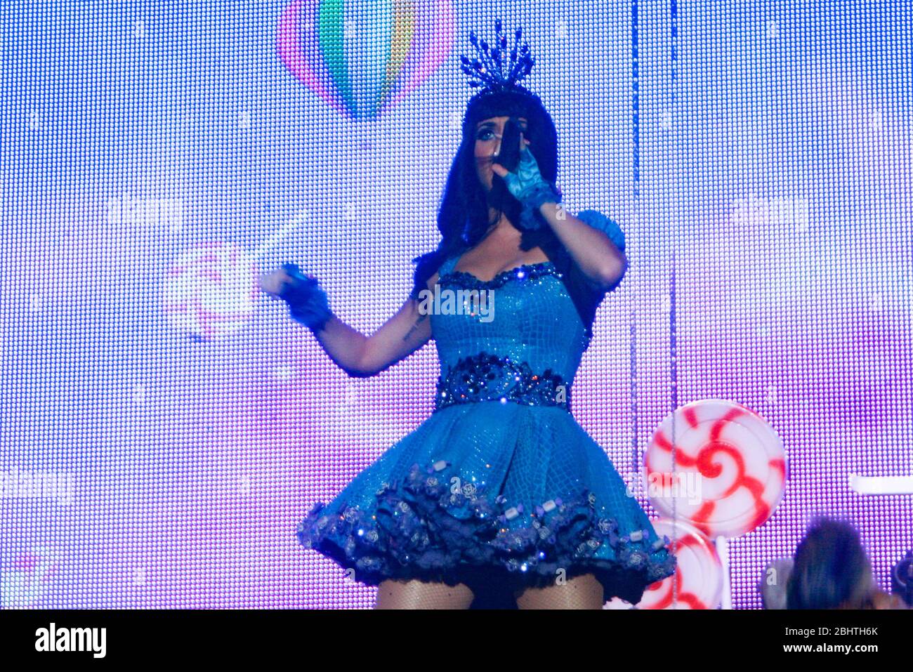 Katy perry fans hi-res stock photography and images - Alamy