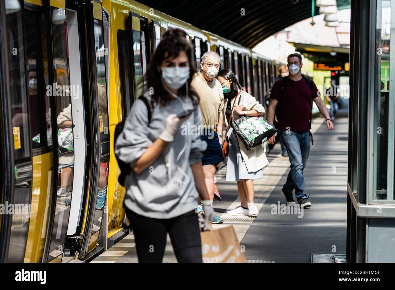 Number 27 bus hi-res stock photography and images - Alamy