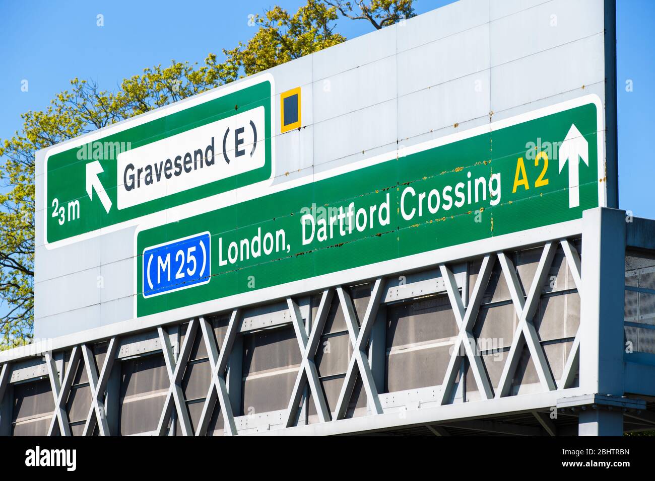 A2 road sign london hi-res stock photography and images - Alamy