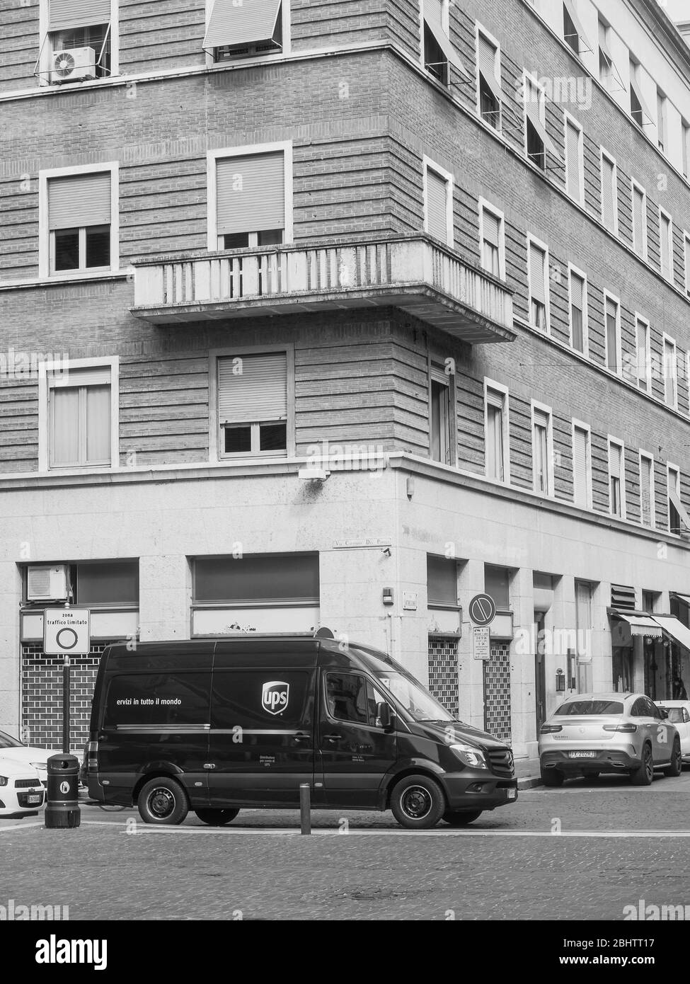 The ups store logo Black and White Stock Photos & Images - Alamy