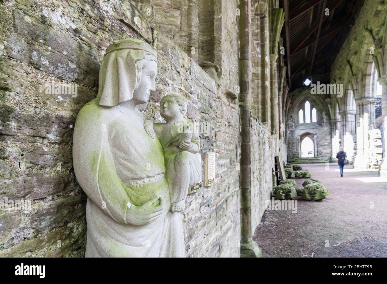 Statue of Virgin Mary with child holding a dover of peace, Tintern ...
