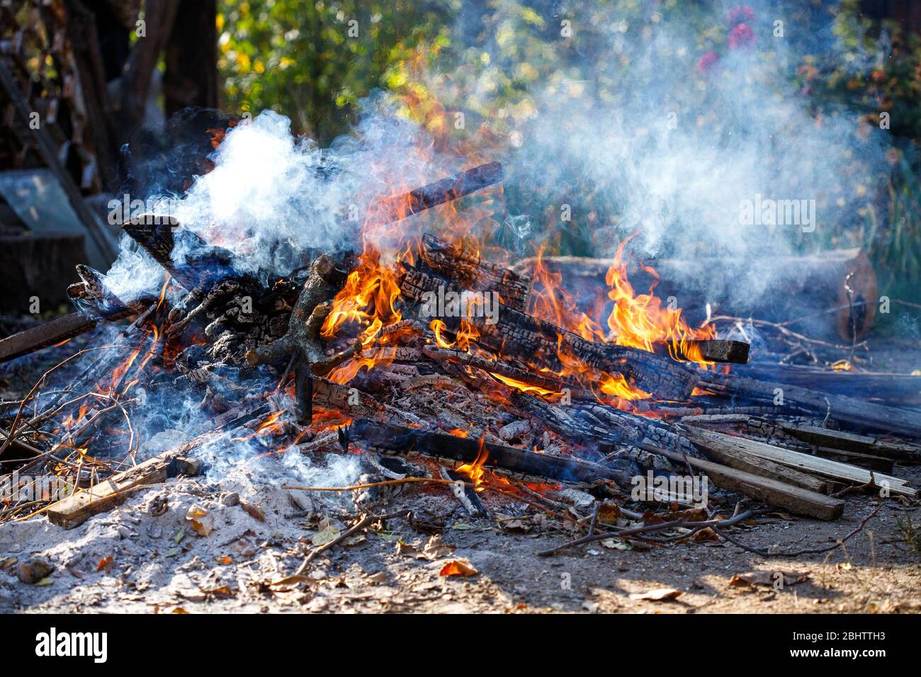 Large smoky bonfire in the garden Stock Photo - Alamy