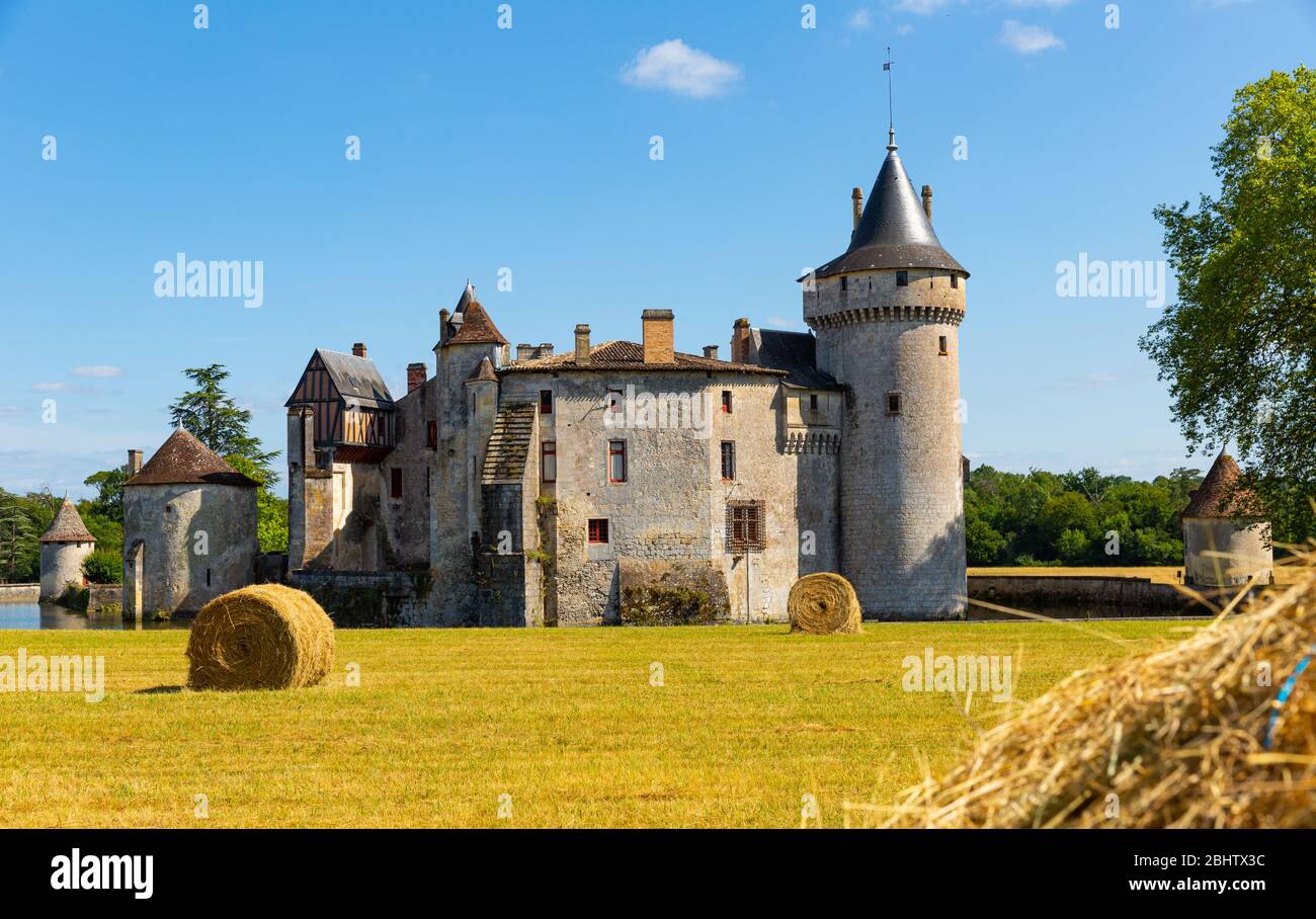 View of medieval castle Chateau de la Brede in Gironde. France Stock ...