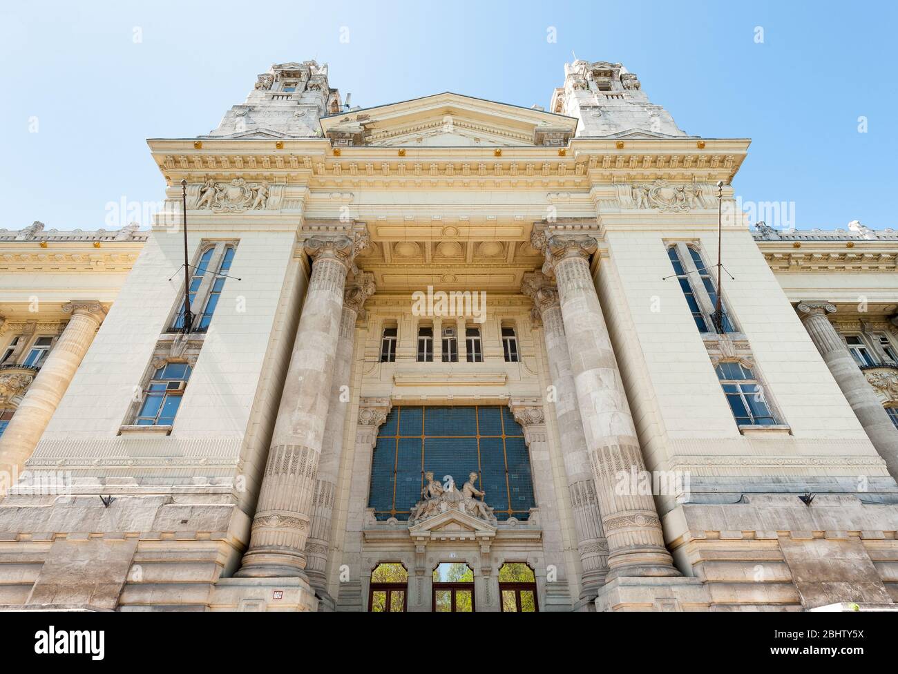 Mtv building hi-res stock photography and images - Alamy