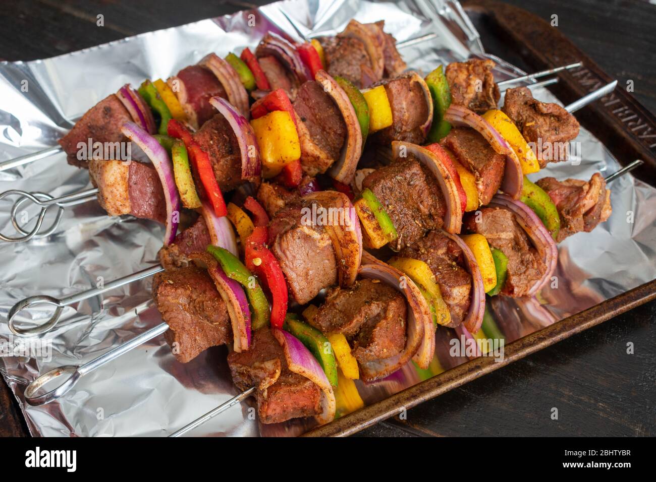Raw Steak Fajita Skewers: Marinated steak and vegetable kabobs on foil Stock Photo - Alamy