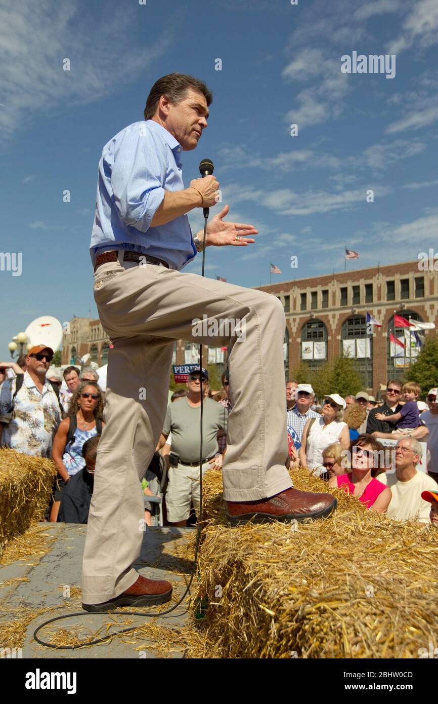 Des Moines Iowa USA, August 15, 2011: Texas governor and presidential ...