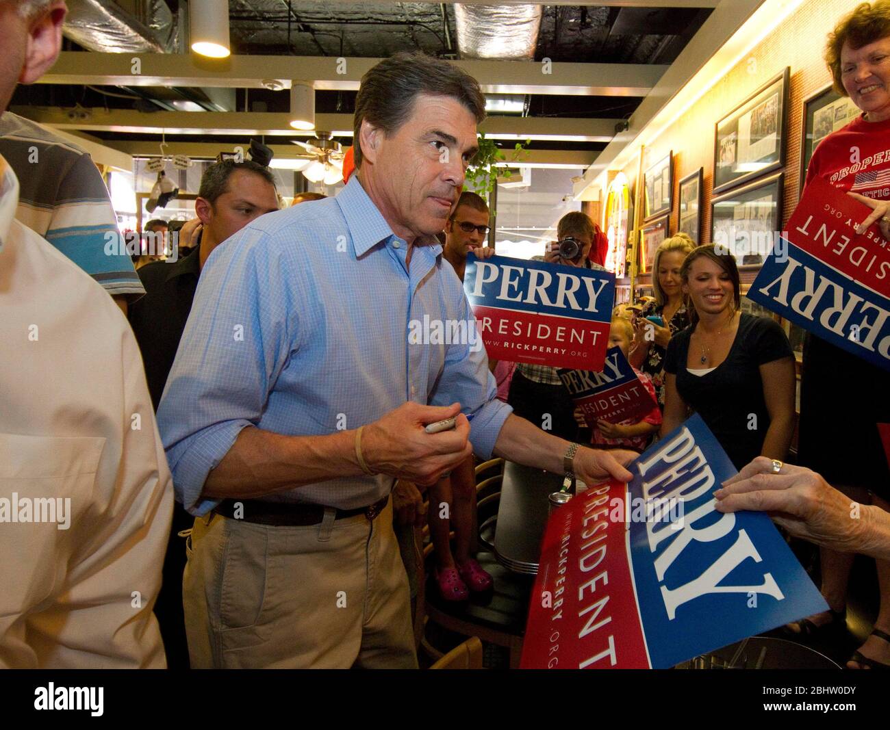 Restaurant campaigning campaigns hi-res stock photography and images ...