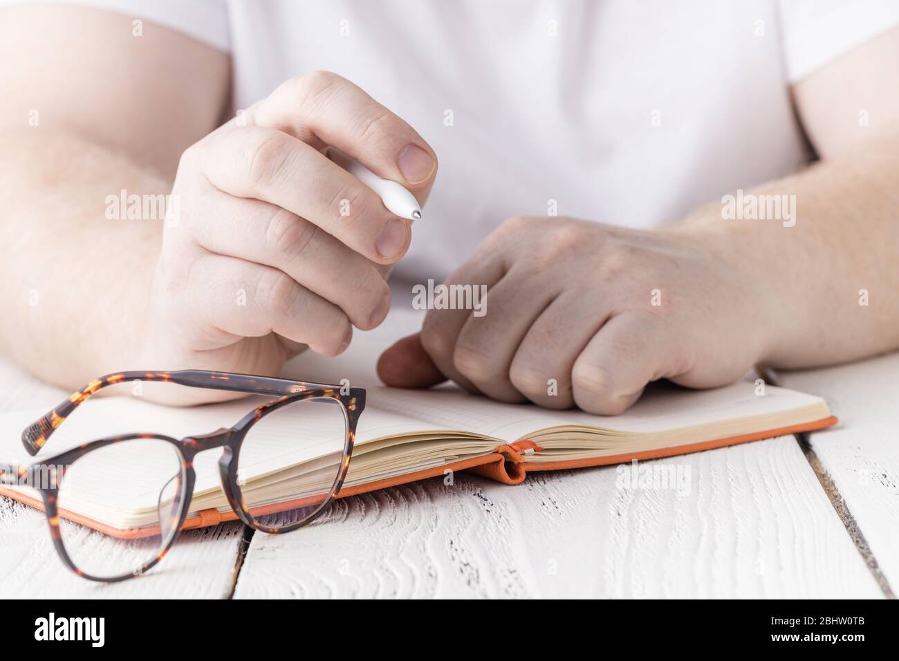 Close up hand of student writing notes in to notebook Stock Photo - Alamy