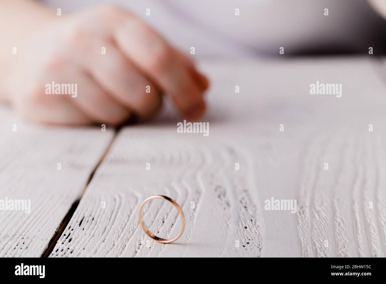 Man is taking off the wedding ring Stock Photo - Alamy