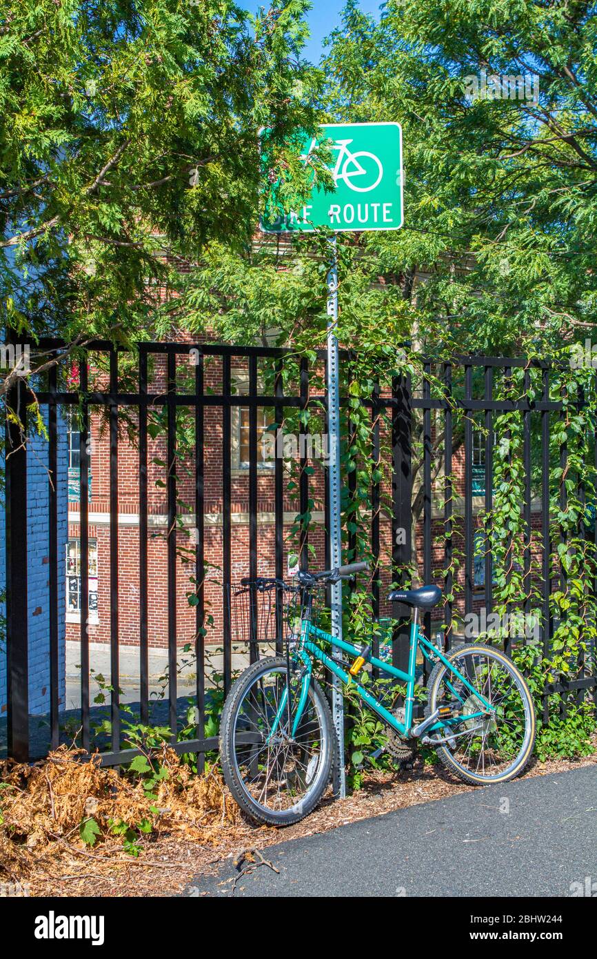 Leaning post bicycle hi-res stock photography and images - Alamy