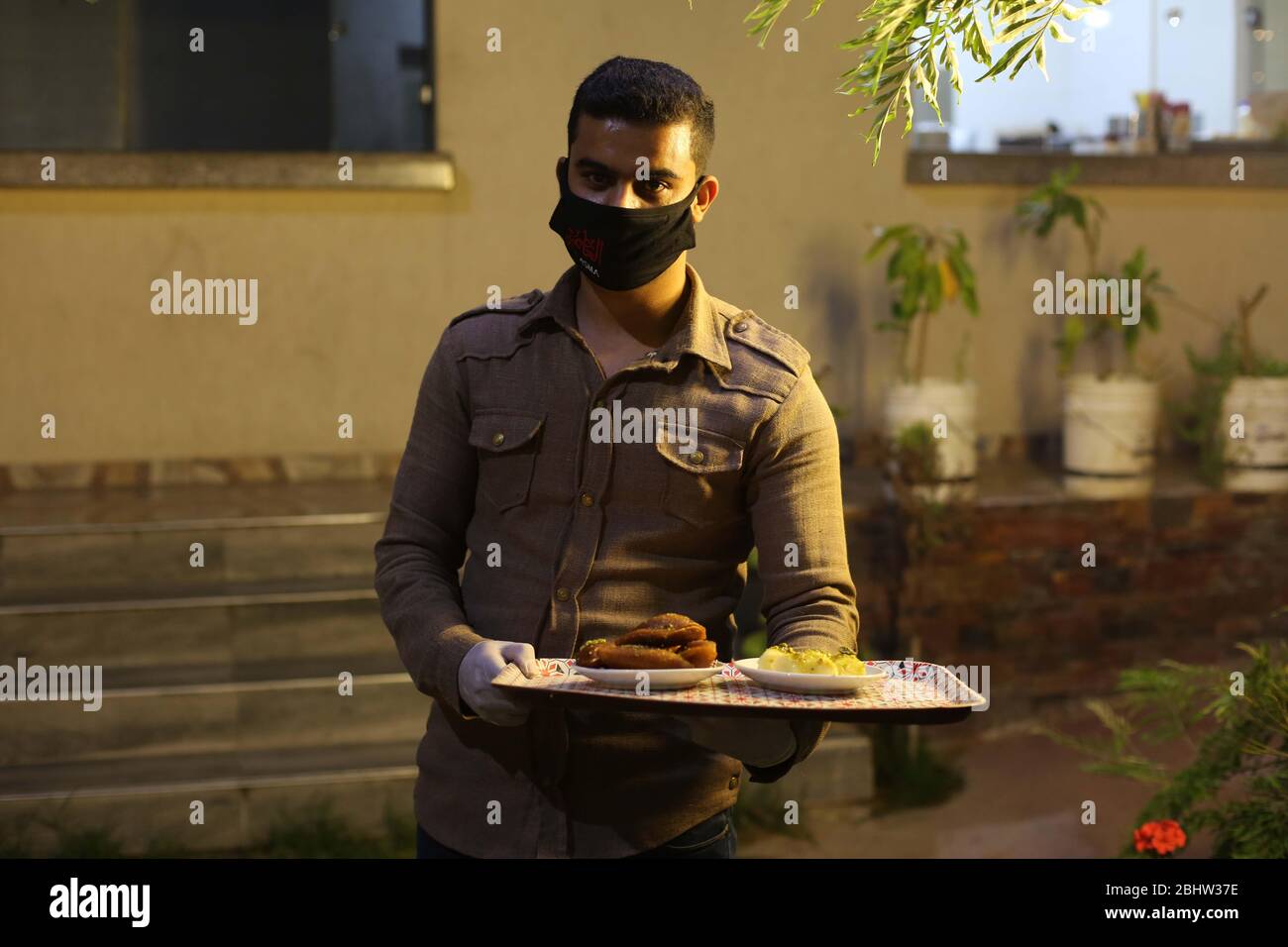 Gaza City, The Gaza Strip, Palestine. 27th Apr, 2020. A Palestinian ...