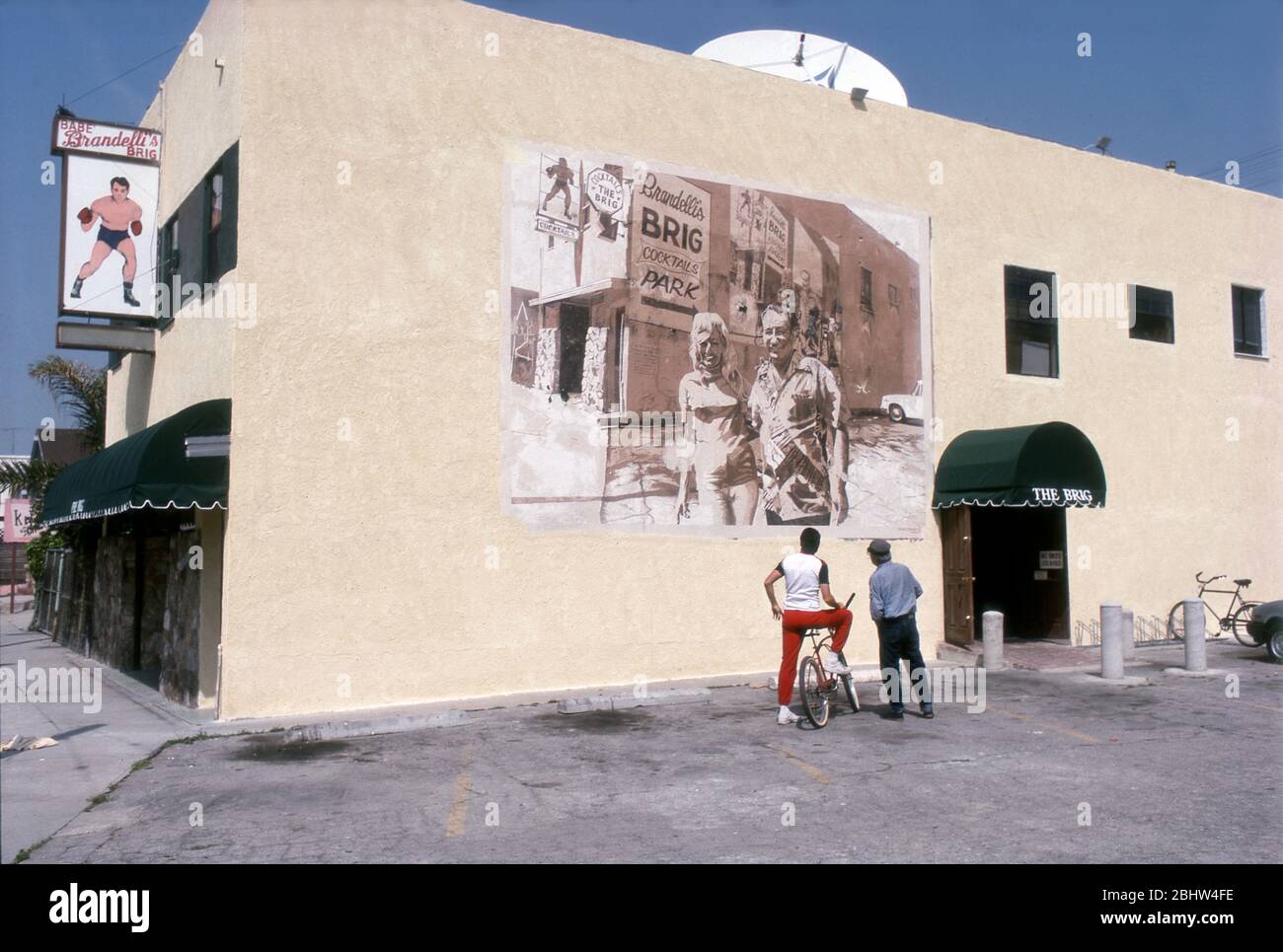 Mural on the side of the Brandelli's Brig bar on Abbot Kinney in Venice ...