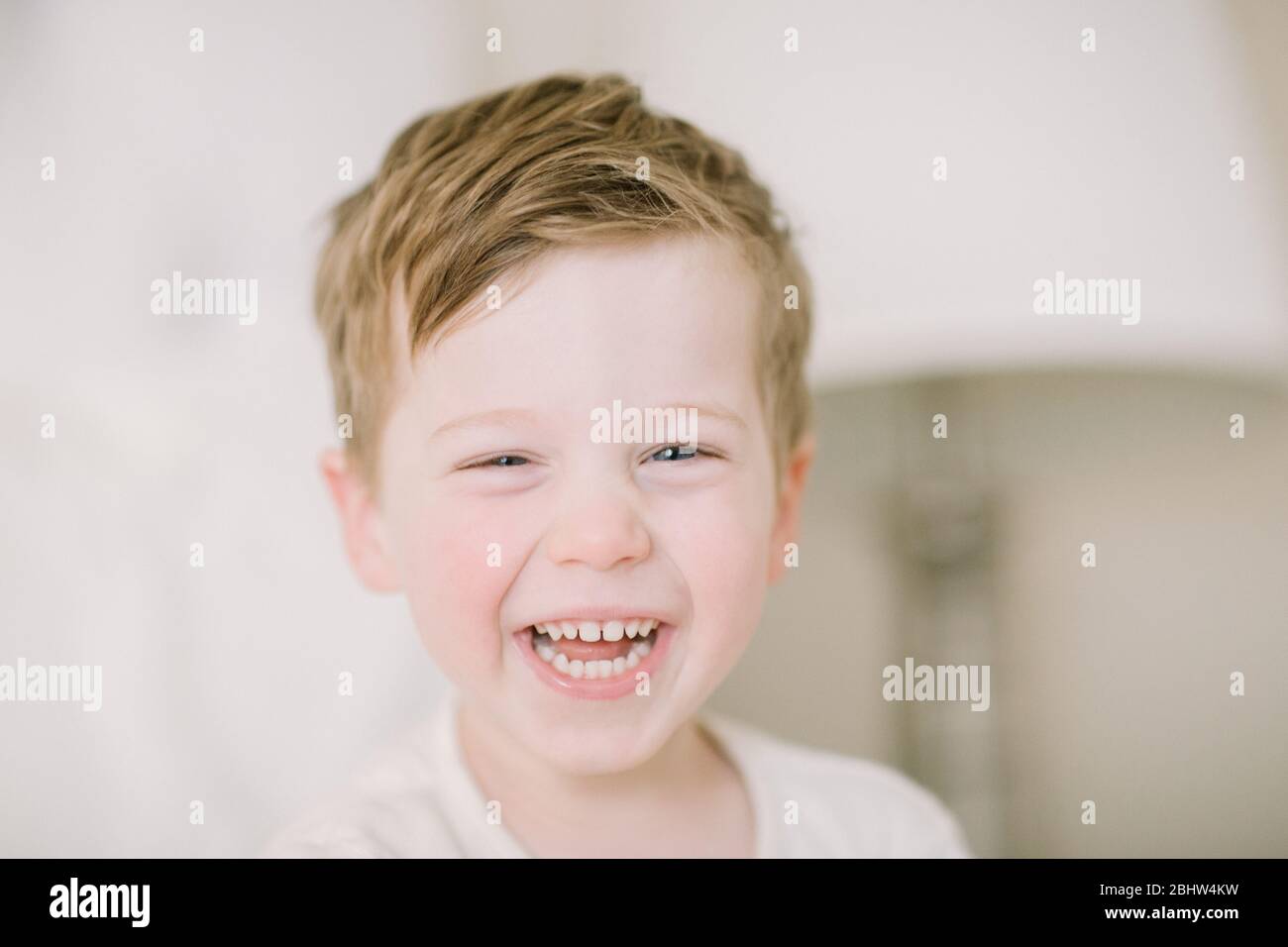 Portrait of preschooler laughing at the camera Stock Photo - Alamy