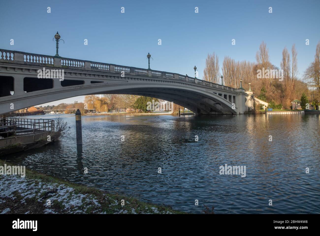 Windsor Castle and Riverside on the River Thames Stock Photo - Alamy