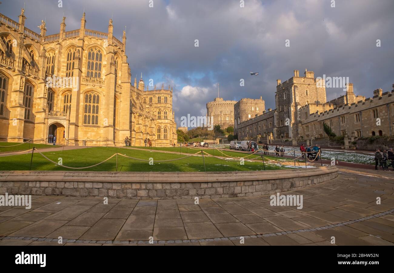 Windsor Castle and Riverside on the River Thames Stock Photo - Alamy