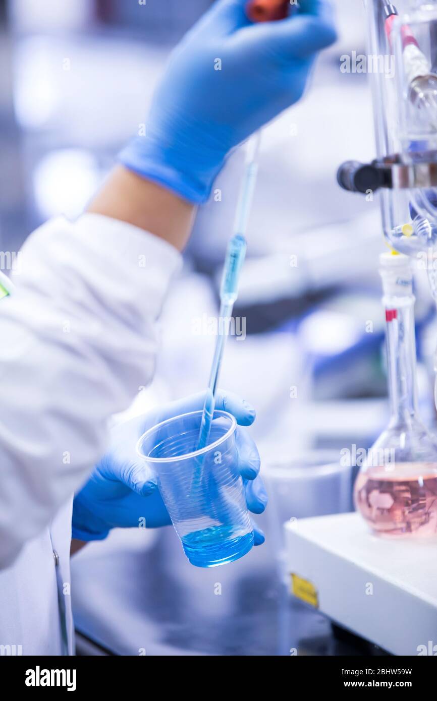 Bioscience research in a laboratory Stock Photo - Alamy