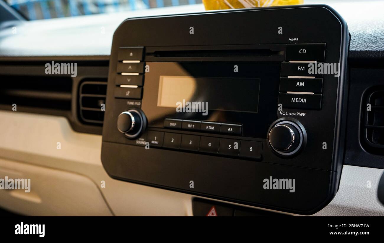 Car stereo radio hi-res stock photography and images - Alamy
