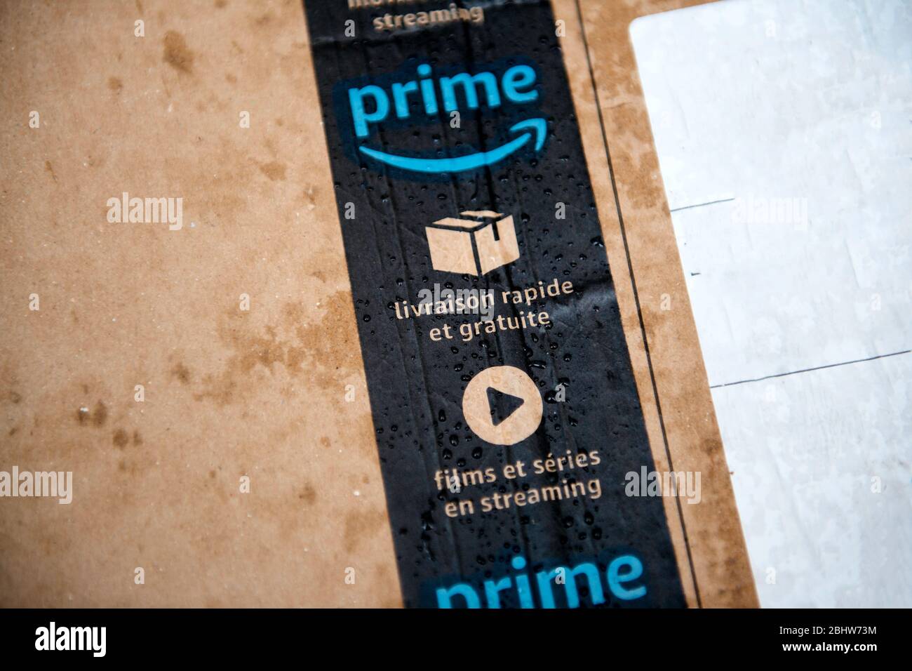 Damaged amazon prime parcel hi-res stock photography and images - Alamy