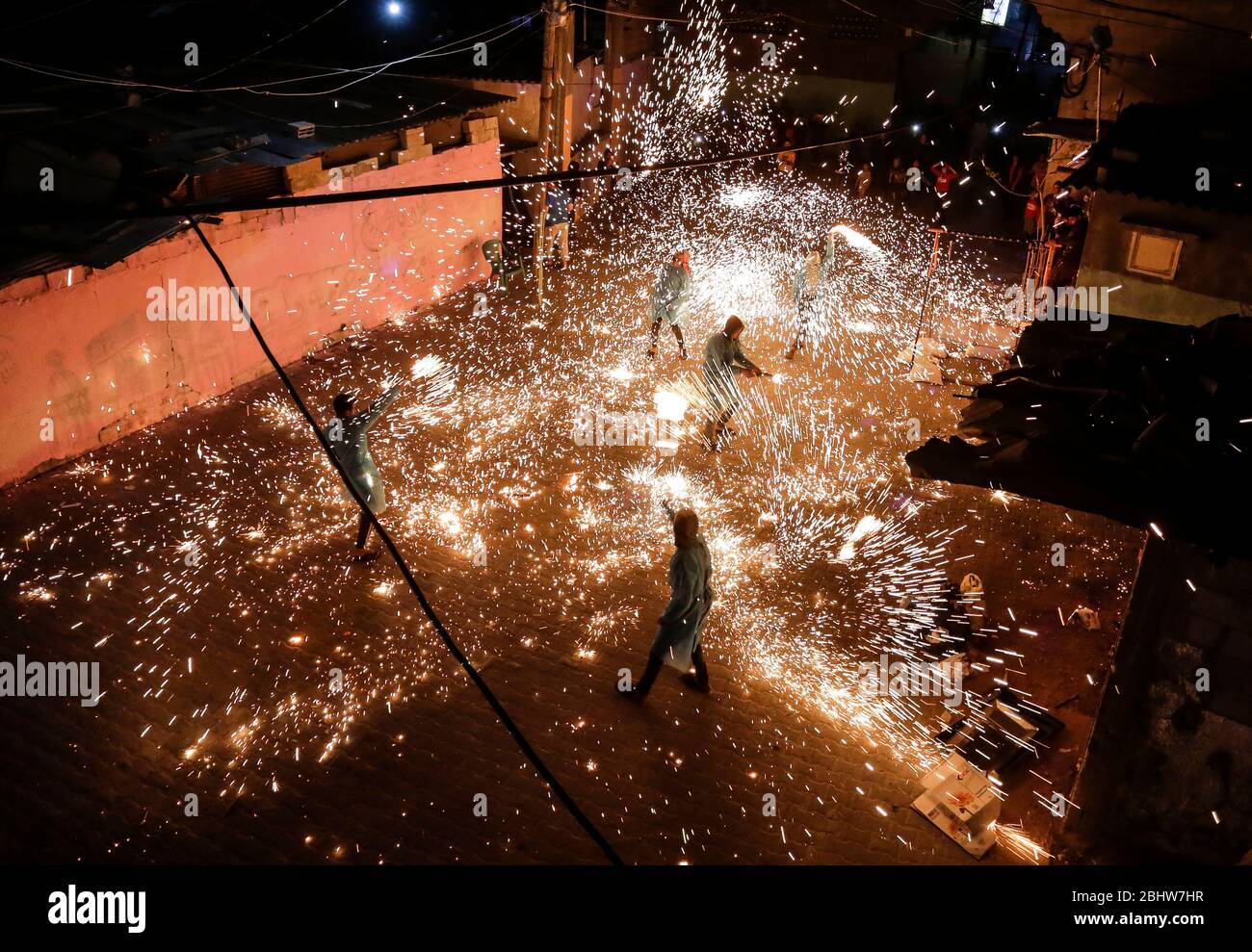 Gaza City, The Gaza Strip, Palestine. 27th Apr, 2020. Palestinians ...