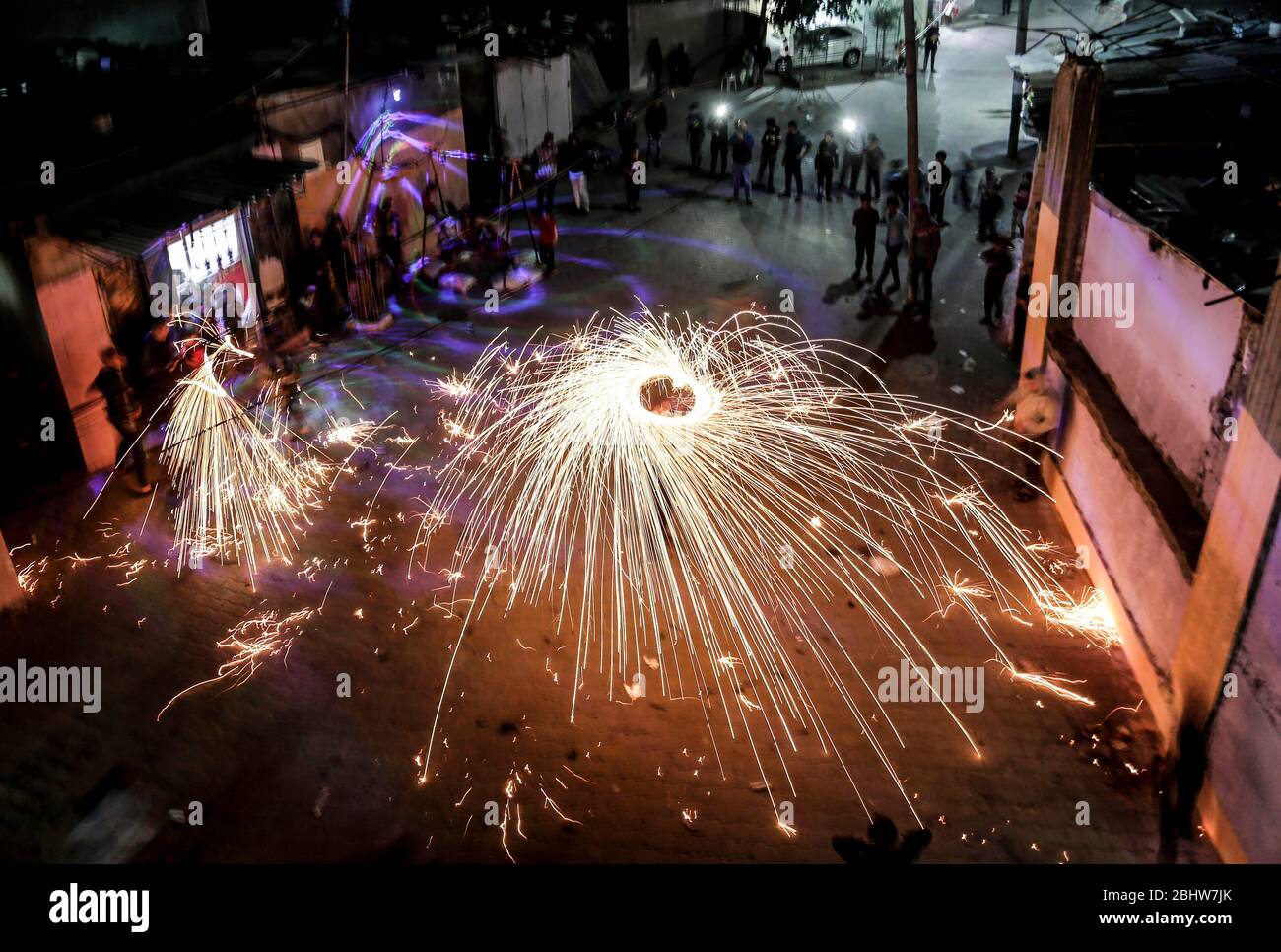 Gaza City, The Gaza Strip, Palestine. 27th Apr, 2020. Palestinians ...
