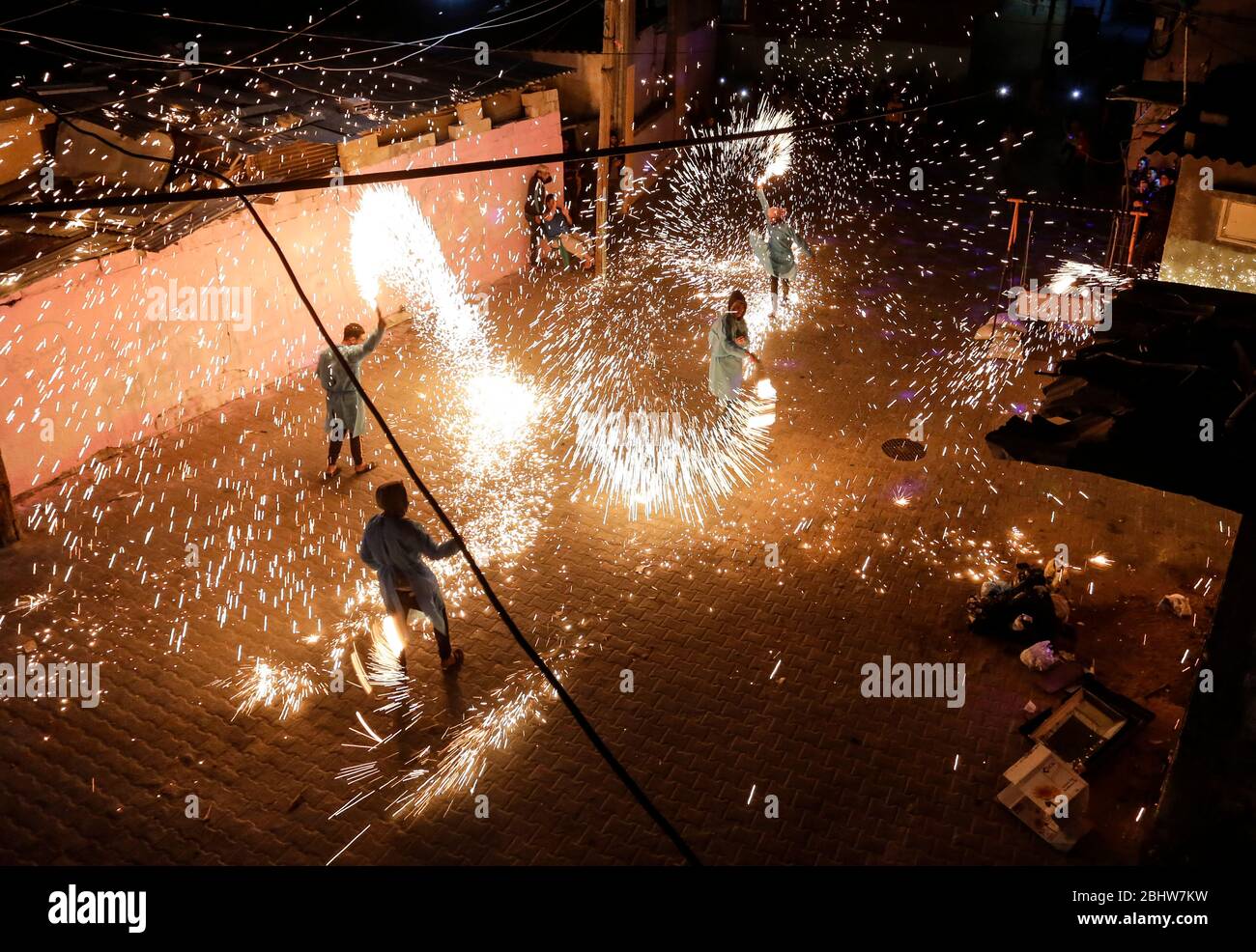 Gaza City, The Gaza Strip, Palestine. 27th Apr, 2020. Palestinians ...