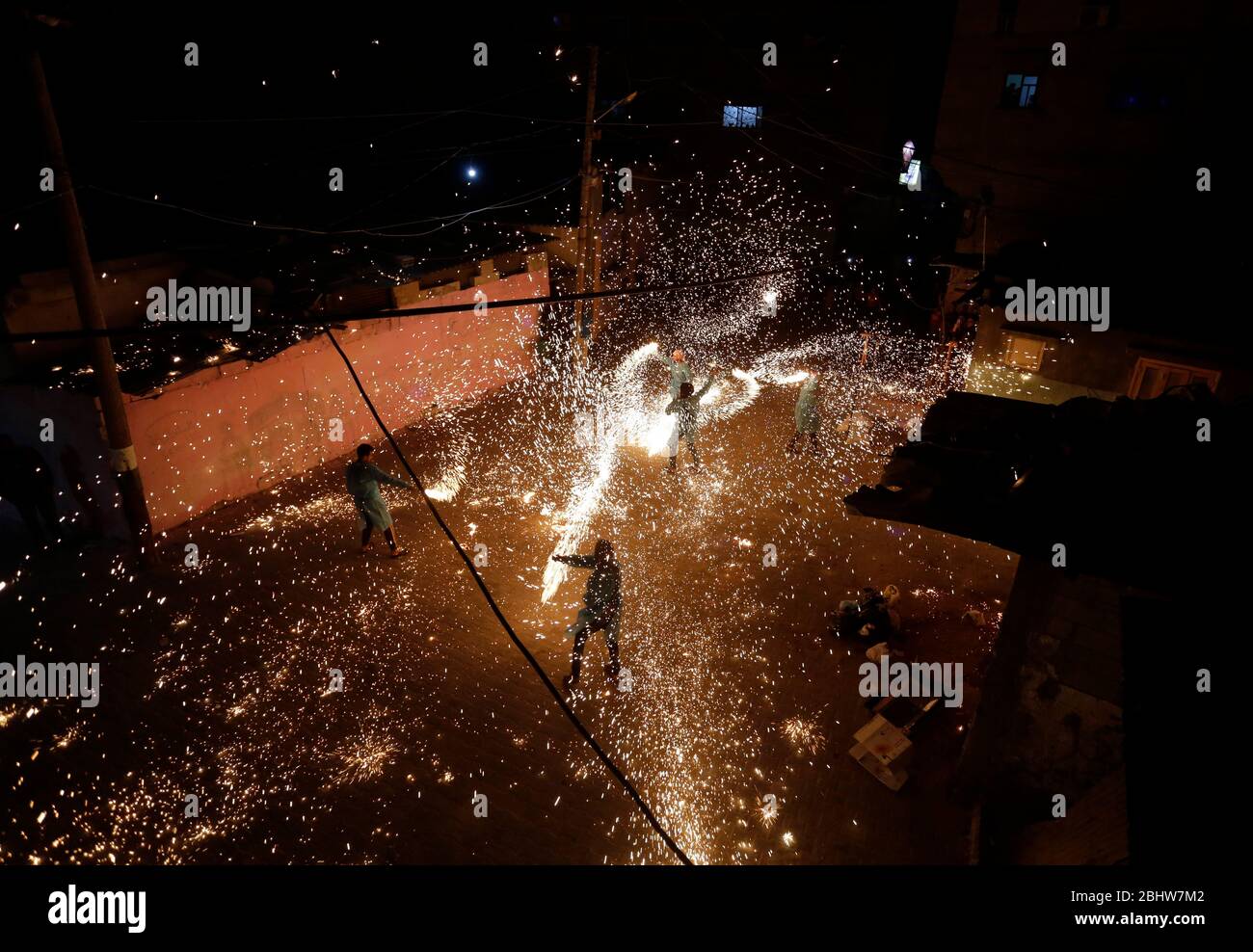 Gaza City, The Gaza Strip, Palestine. 27th Apr, 2020. Palestinians ...