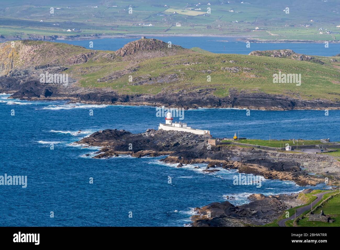 Beautiful view of Valentia Island Lighthouse at Cromwell Point ...
