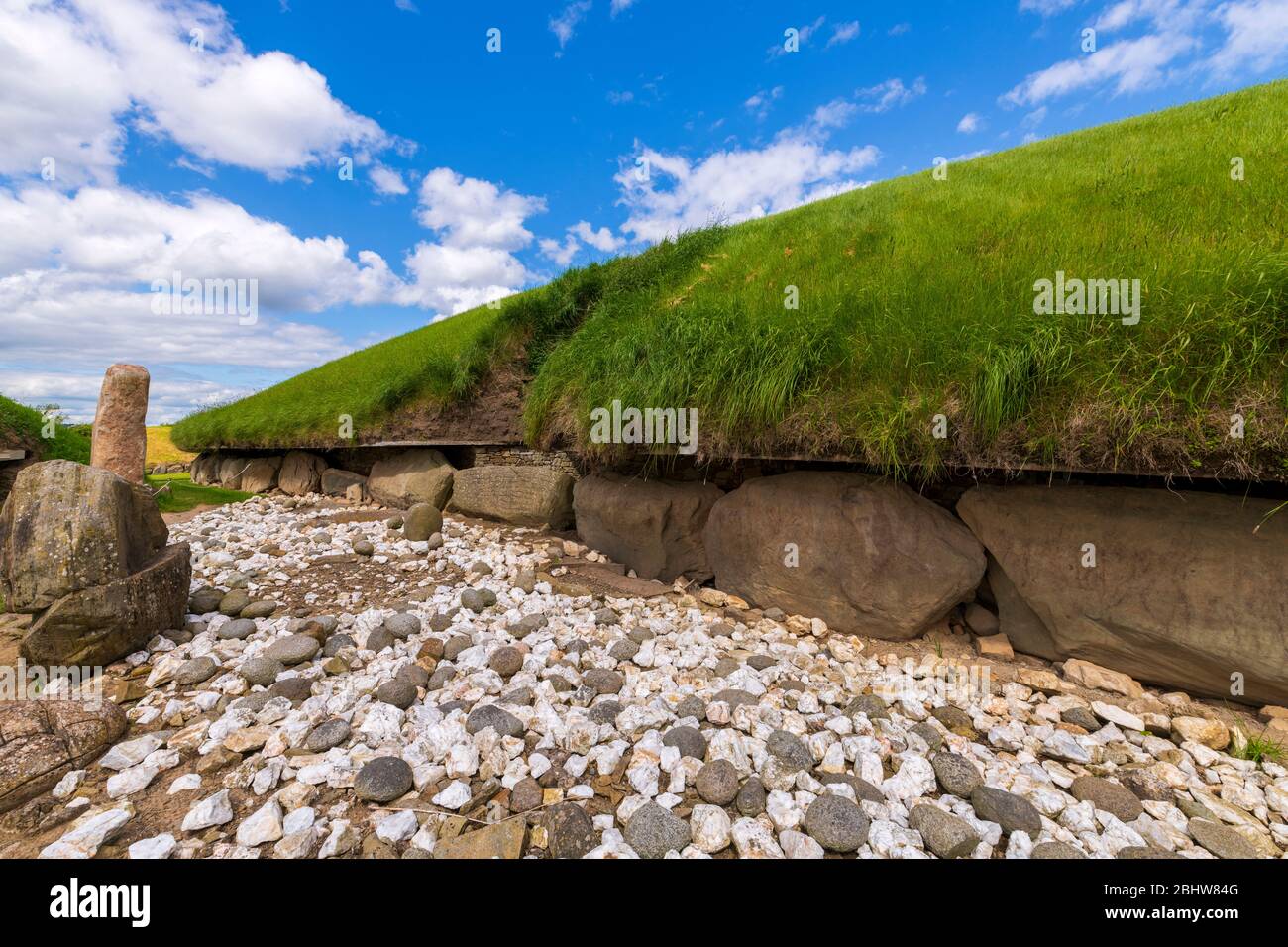 Neolithic tomb tombs hi-res stock photography and images - Alamy