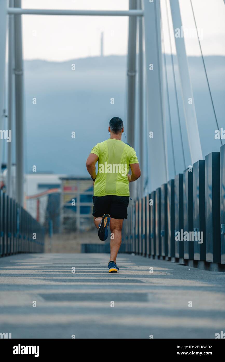 Well built man over 40 wearing activewear training gear running Stock ...