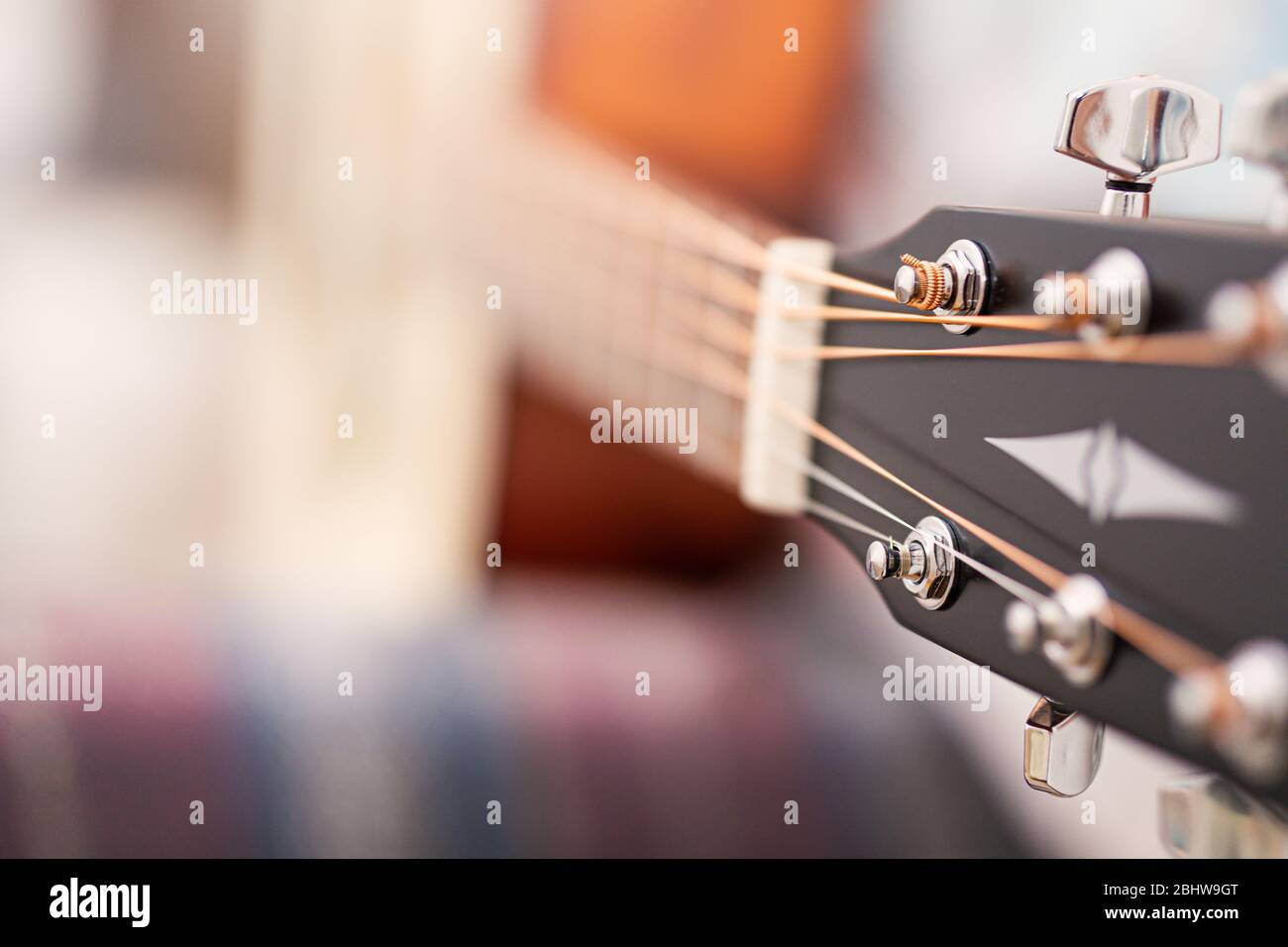 Wire tightening hi-res stock photography and images - Alamy