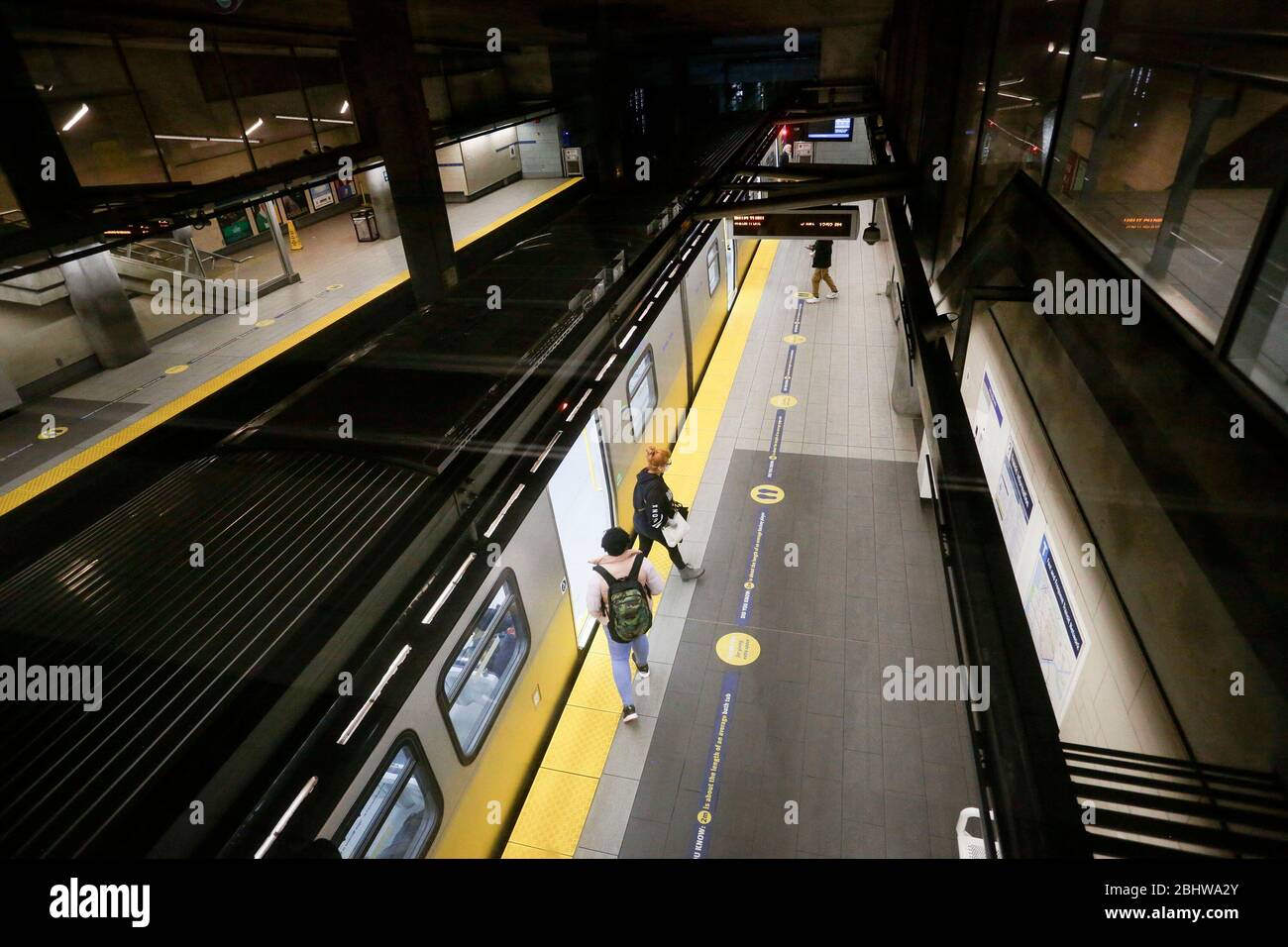 Skytrain platform 1 hi-res stock photography and images - Alamy