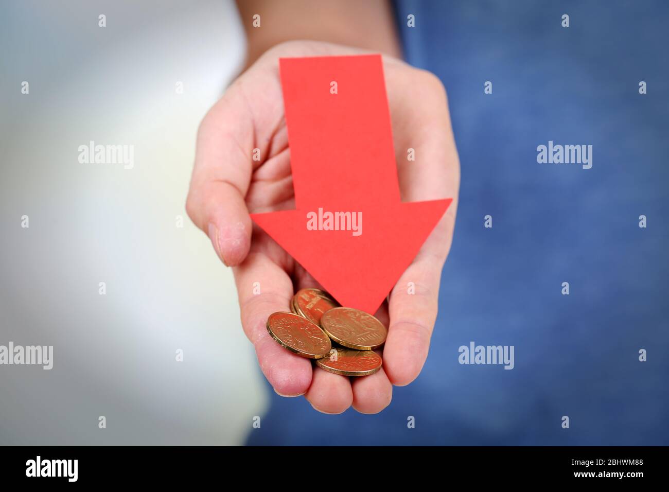 Hand holding pennies hi-res stock photography and images - Alamy