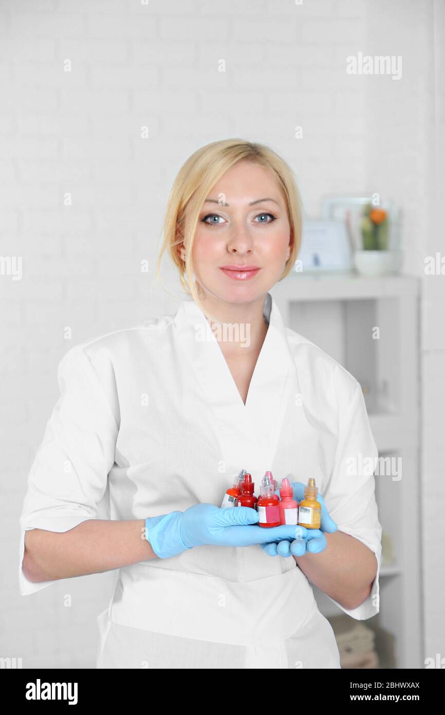 Cheerful cosmetologist at beauty salon Stock Photo - Alamy