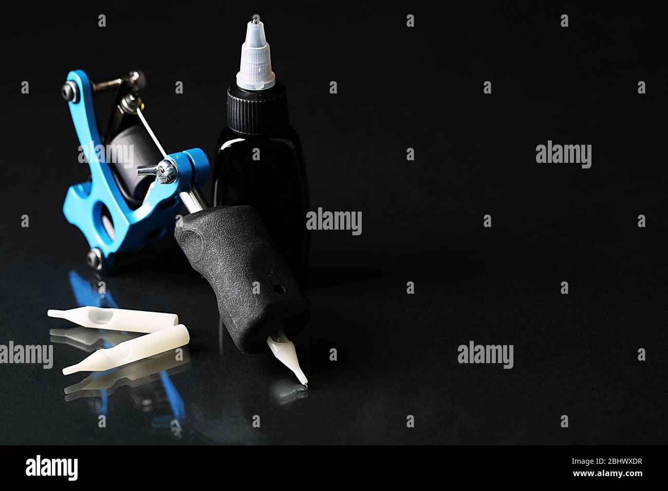 Machine for tattoo, on dark background Stock Photo - Alamy