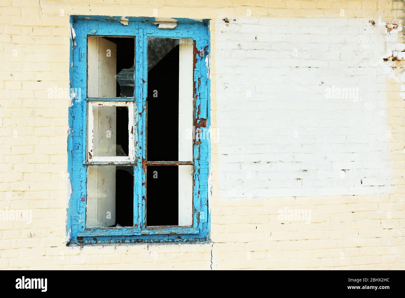 Window in old abandoned house Stock Photo - Alamy