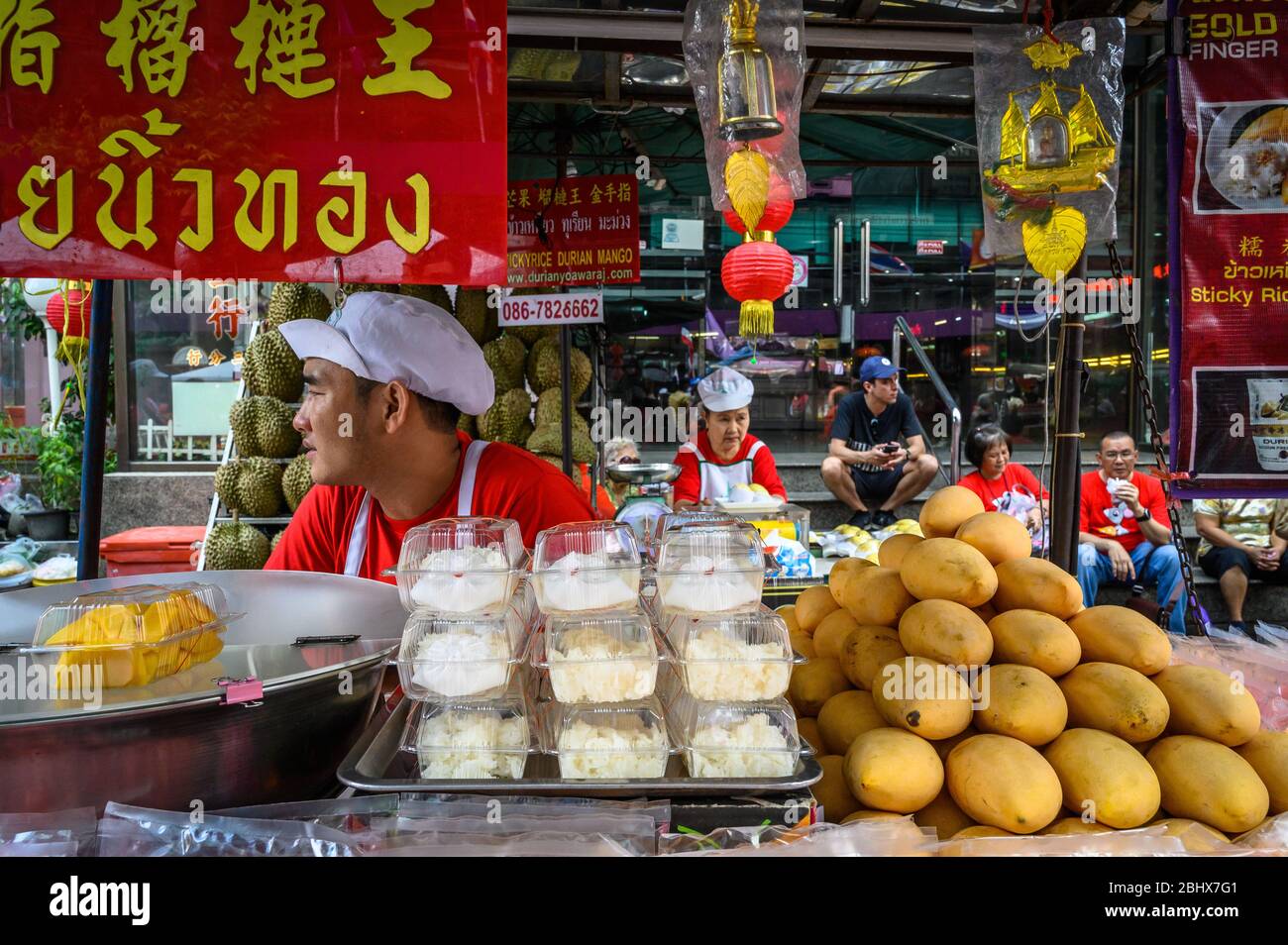 Thai street food mango hi-res stock photography and images - Alamy