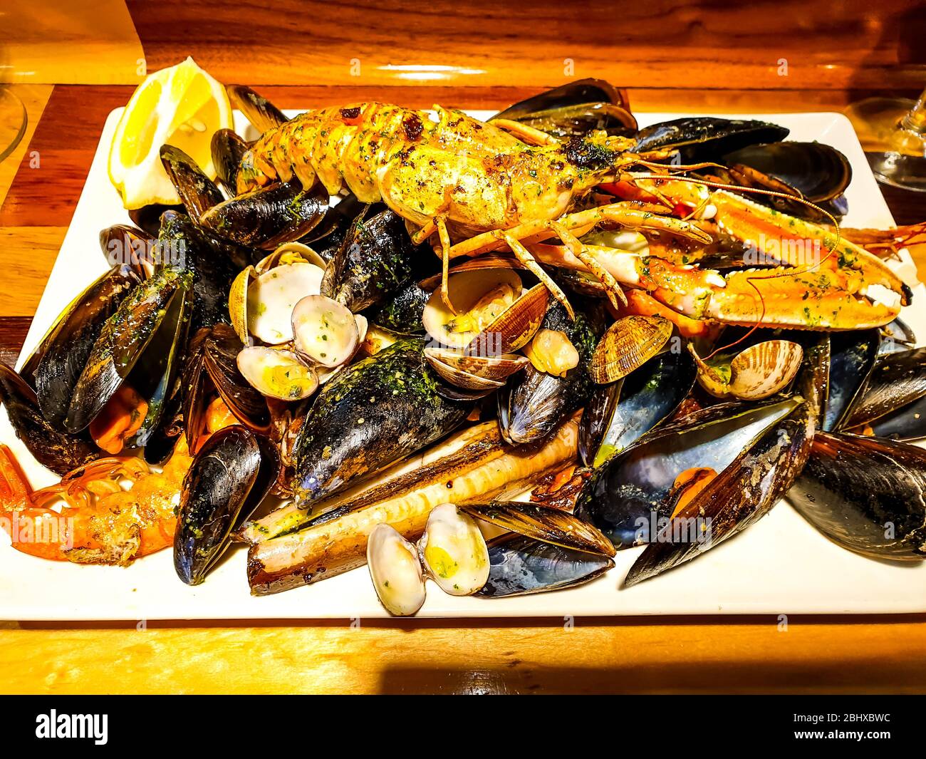 Mixed seafood platter hi-res stock photography and images - Alamy