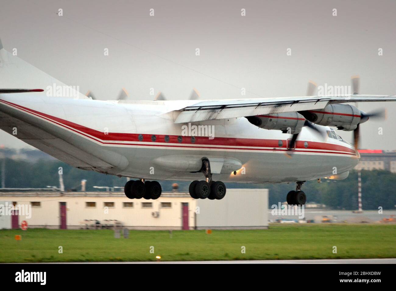 Passenger plane speed up taking hi-res stock photography and images - Alamy